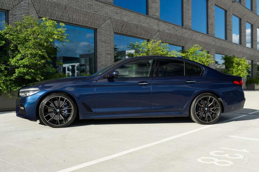 Blue BMW 540 2018 in Vilnius, with an engine capacity of 3.00 L and mileage of 155 thousand km for 31750 €, photo 5 on AUTOMOTO.COM.LV
