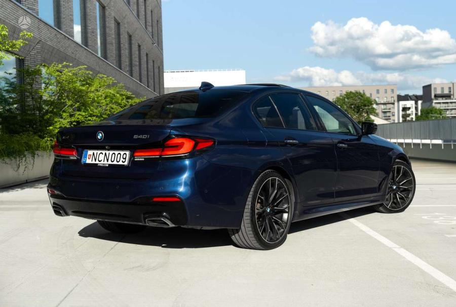 Blue BMW 540 2018 in Vilnius, with an engine capacity of 3.00 L and mileage of 155 thousand km for 31750 €, photo 11 on AUTOMOTO.COM.LV