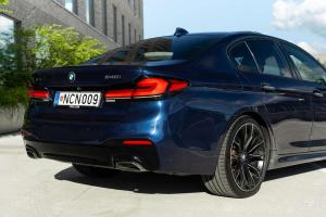 Blue BMW 540 2018 in Vilnius, with an engine capacity of 3.00 L and mileage of 155 thousand km for 31750 €, photo 12 on AUTOMOTO.COM.LV