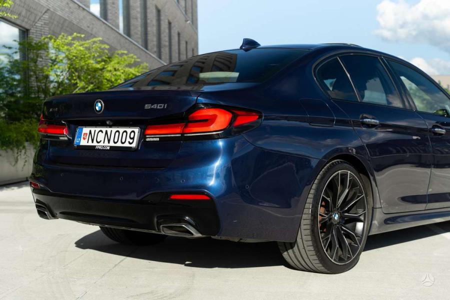 Blue BMW 540 2018 in Vilnius, with an engine capacity of 3.00 L and mileage of 155 thousand km for 31750 €, photo 12 on AUTOMOTO.COM.LV