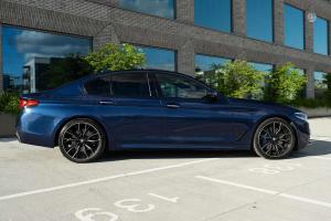 Blue BMW 540 2018 in Vilnius, with an engine capacity of 3.00 L and mileage of 155 thousand km for 31750 €, photo 13 on AUTOMOTO.COM.LV