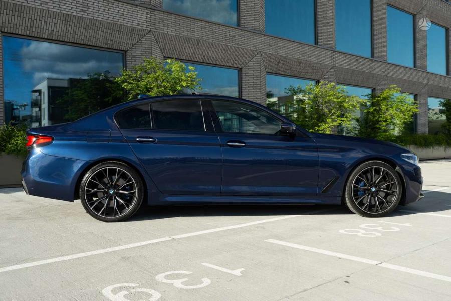 Blue BMW 540 2018 in Vilnius, with an engine capacity of 3.00 L and mileage of 155 thousand km for 31750 €, photo 13 on AUTOMOTO.COM.LV