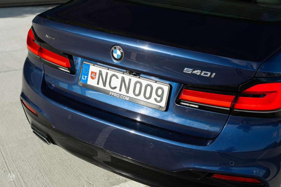 Blue BMW 540 2018 in Vilnius, with an engine capacity of 3.00 L and mileage of 155 thousand km for 31750 €, photo 15 on AUTOMOTO.COM.LV