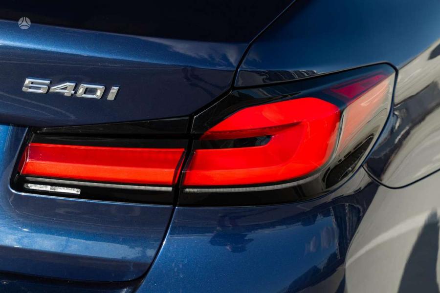 Blue BMW 540 2018 in Vilnius, with an engine capacity of 3.00 L and mileage of 155 thousand km for 31750 €, photo 16 on AUTOMOTO.COM.LV