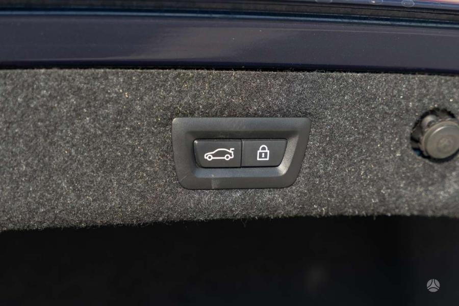 Blue BMW 540 2018 in Vilnius, with an engine capacity of 3.00 L and mileage of 155 thousand km for 31750 €, photo 18 on AUTOMOTO.COM.LV