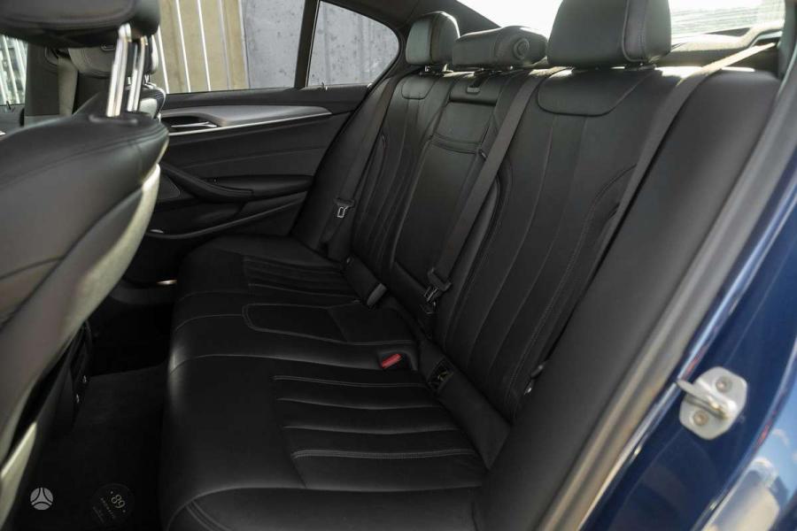 Blue BMW 540 2018 in Vilnius, with an engine capacity of 3.00 L and mileage of 155 thousand km for 31750 €, photo 19 on AUTOMOTO.COM.LV
