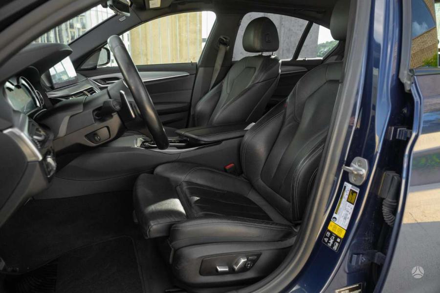 Blue BMW 540 2018 in Vilnius, with an engine capacity of 3.00 L and mileage of 155 thousand km for 31750 €, photo 20 on AUTOMOTO.COM.LV