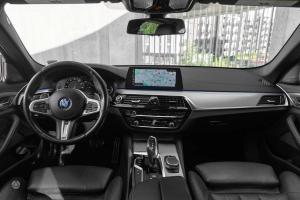 Blue BMW 540 2018 in Vilnius, with an engine capacity of 3.00 L and mileage of 155 thousand km for 31750 €, photo 22 on AUTOMOTO.COM.LV