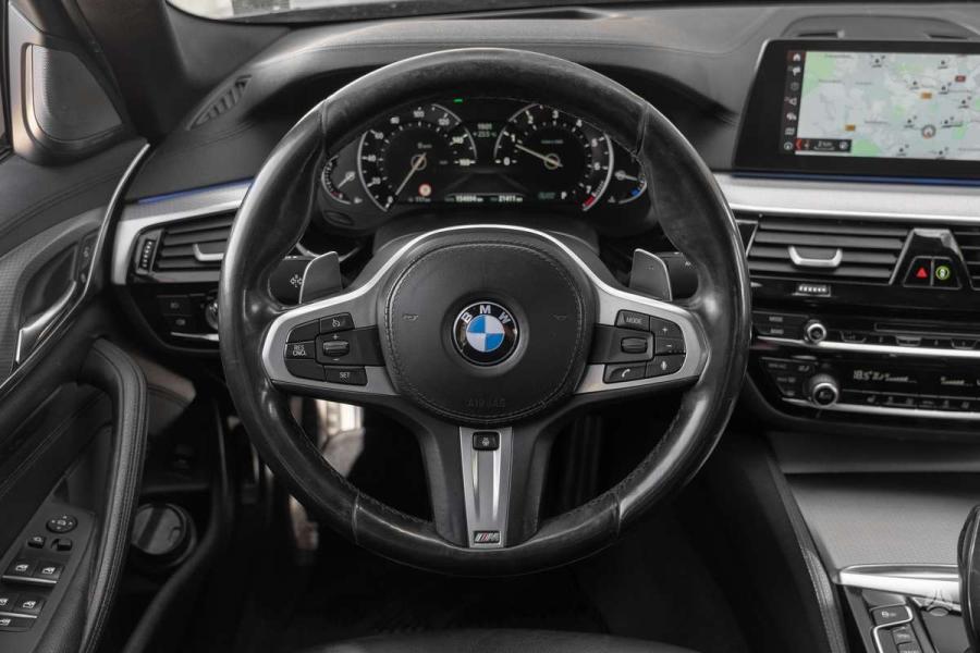 Blue BMW 540 2018 in Vilnius, with an engine capacity of 3.00 L and mileage of 155 thousand km for 31750 €, photo 23 on AUTOMOTO.COM.LV