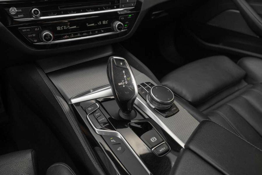 Blue BMW 540 2018 in Vilnius, with an engine capacity of 3.00 L and mileage of 155 thousand km for 31750 €, photo 25 on AUTOMOTO.COM.LV