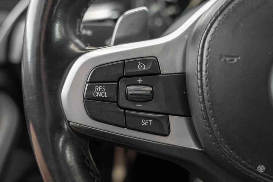 Blue BMW 540 2018 in Vilnius, with an engine capacity of 3.00 L and mileage of 155 thousand km for 31750 €, photo 26 on AUTOMOTO.COM.LV