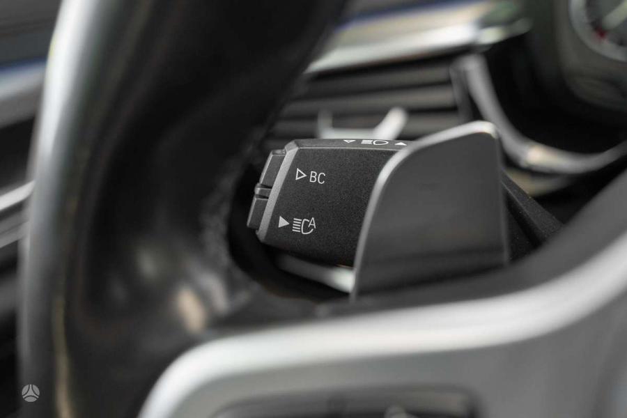 Blue BMW 540 2018 in Vilnius, with an engine capacity of 3.00 L and mileage of 155 thousand km for 31750 €, photo 28 on AUTOMOTO.COM.LV