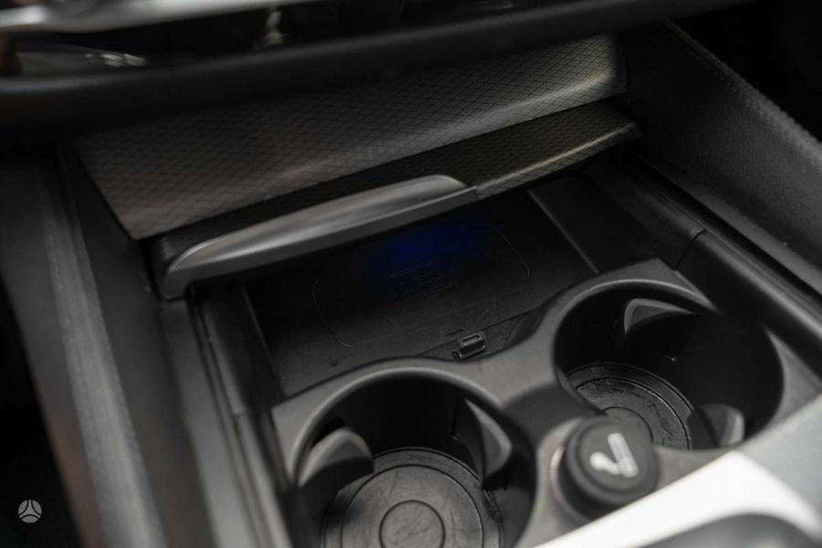 Blue BMW 540 2018 in Vilnius, with an engine capacity of 3.00 L and mileage of 155 thousand km for 31750 €, photo 35 on AUTOMOTO.COM.LV