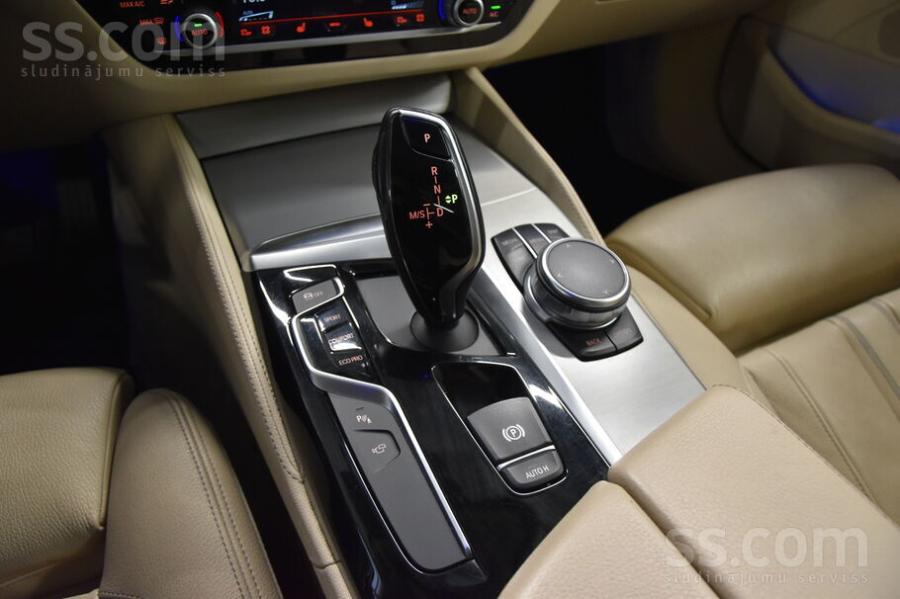 Blue BMW 540 2017 in Riga, with an engine capacity of 3.00 L and mileage of 173 thousand km for 26990 €, photo 18 on AUTOMOTO.COM.LV