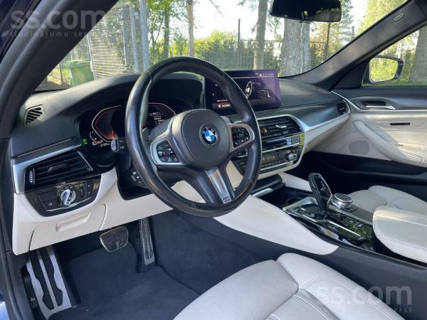 Blue BMW 540 2021 in Riga, with an engine capacity of 3.00 L and mileage of 169 thousand km for 26490 €, photo 10 on AUTOMOTO.COM.LV