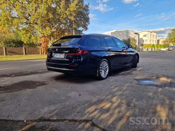 Blue BMW 540 2021 in Riga, with an engine capacity of 3.00 L and mileage of 222 thousand km for 33000 €, photo 3 on AUTOMOTO.COM.LV