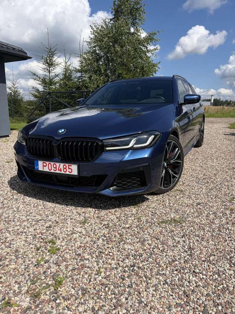 Blue BMW 540 2022 in Vievis, with an engine capacity of 2.99 L and mileage of 294 thousand km for 25500 €, photo 1 on AUTOMOTO.COM.LV
