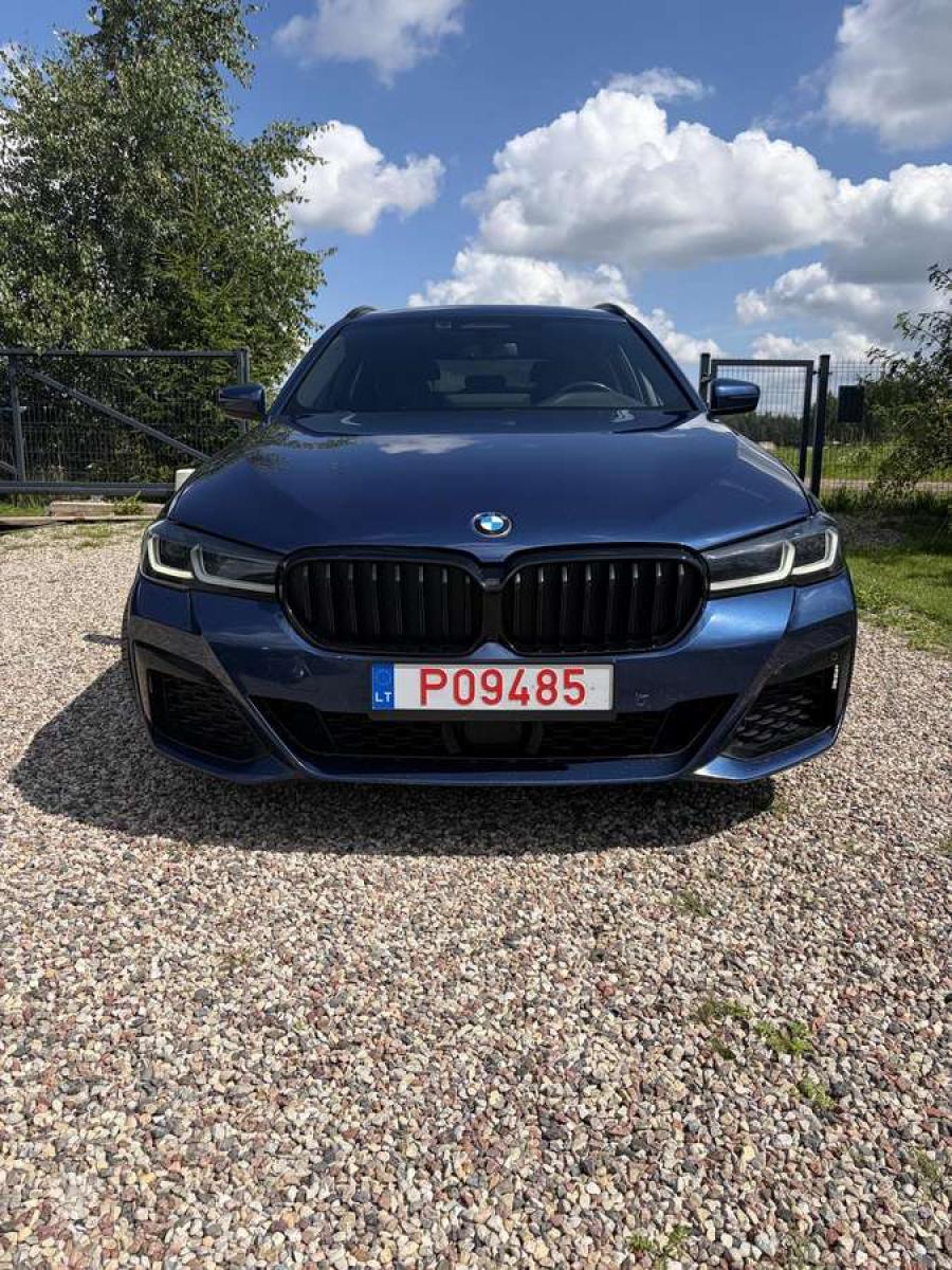Blue BMW 540 2022 in Vievis, with an engine capacity of 2.99 L and mileage of 294 thousand km for 25500 €, photo 3 on AUTOMOTO.COM.LV