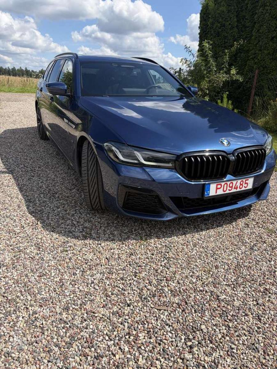 Blue BMW 540 2022 in Vievis, with an engine capacity of 2.99 L and mileage of 294 thousand km for 25500 €, photo 4 on AUTOMOTO.COM.LV