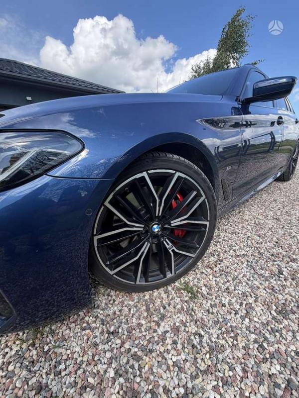 Zils BMW 540 2022 Vievis, ar dzinēja tilpumu 2.99 L un nobraukumu 294 tūkst. km par 25500 €, foto 10 vietnē AUTOMOTO.COM.LV