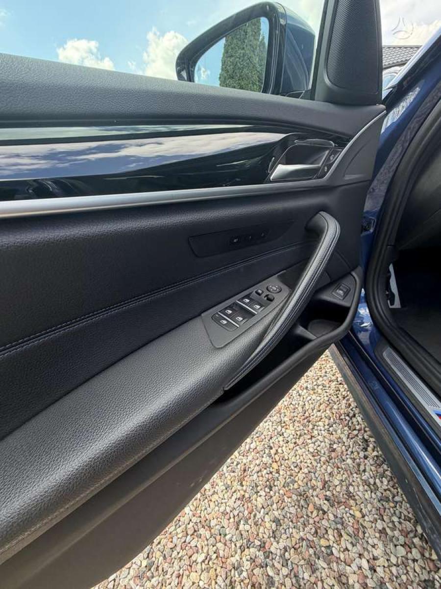 Blue BMW 540 2022 in Vievis, with an engine capacity of 2.99 L and mileage of 294 thousand km for 25500 €, photo 15 on AUTOMOTO.COM.LV