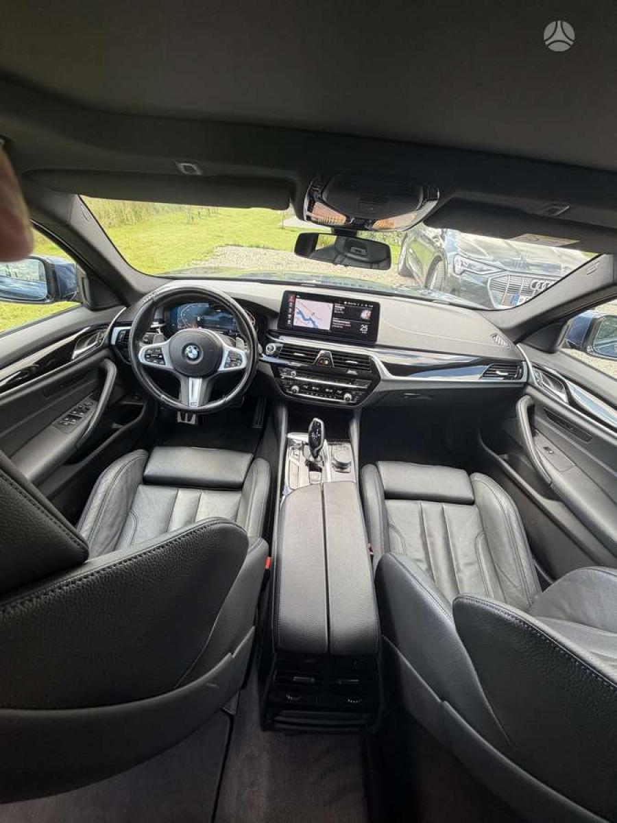 Blue BMW 540 2022 in Vievis, with an engine capacity of 2.99 L and mileage of 294 thousand km for 25500 €, photo 18 on AUTOMOTO.COM.LV