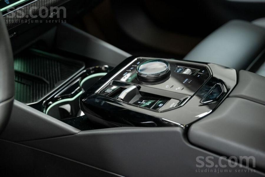 Zils BMW 540 2025 Rīga, ar dzinēja tilpumu 3.00 L un nobraukumu 51 tūkst. km par 67500 €, foto 24 vietnē AUTOMOTO.COM.LV