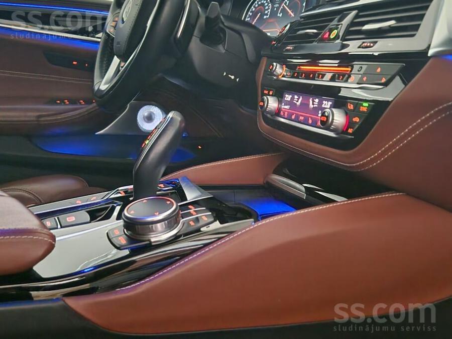 Brown BMW 540 2018 in Riga, with an engine capacity of 3.00 L and mileage of 254 thousand km for 25000 €, photo 15 on AUTOMOTO.COM.LV
