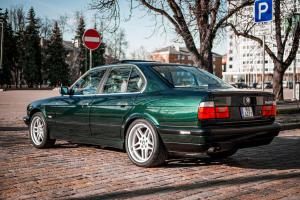 Green BMW 540 1995 in Daugavpils, with an engine capacity of 4.00 L and mileage of 300 thousand km for 14900 €, photo 3 on AUTOMOTO.COM.LV