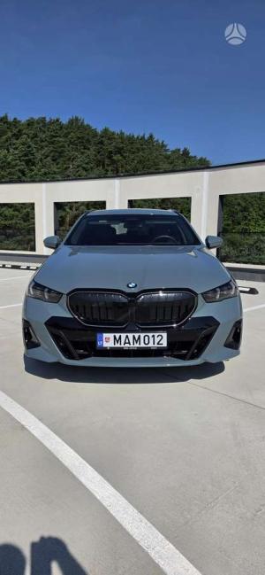 Green BMW 540 2025 in Vilnius, with an engine capacity of 2.99 L and mileage of 16 thousand km for 72000 €, photo 3 on AUTOMOTO.COM.LV