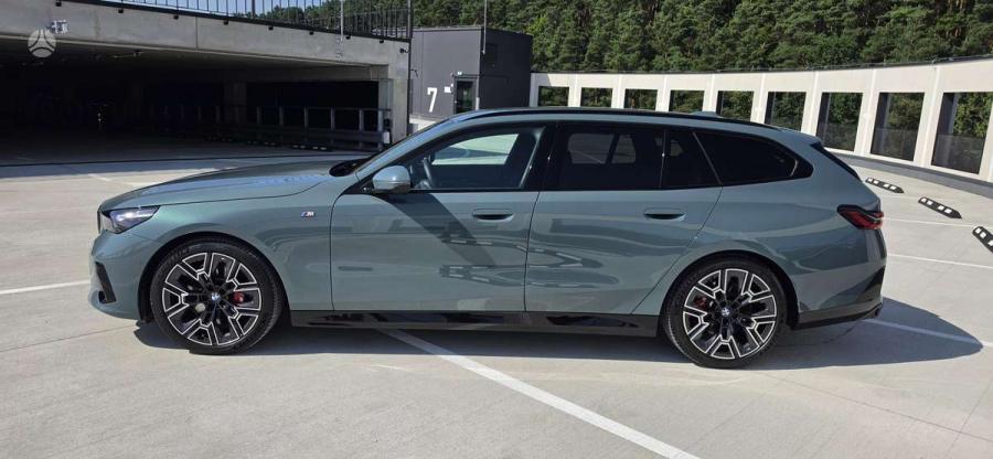 Green BMW 540 2025 in Vilnius, with an engine capacity of 2.99 L and mileage of 16 thousand km for 72000 €, photo 5 on AUTOMOTO.COM.LV