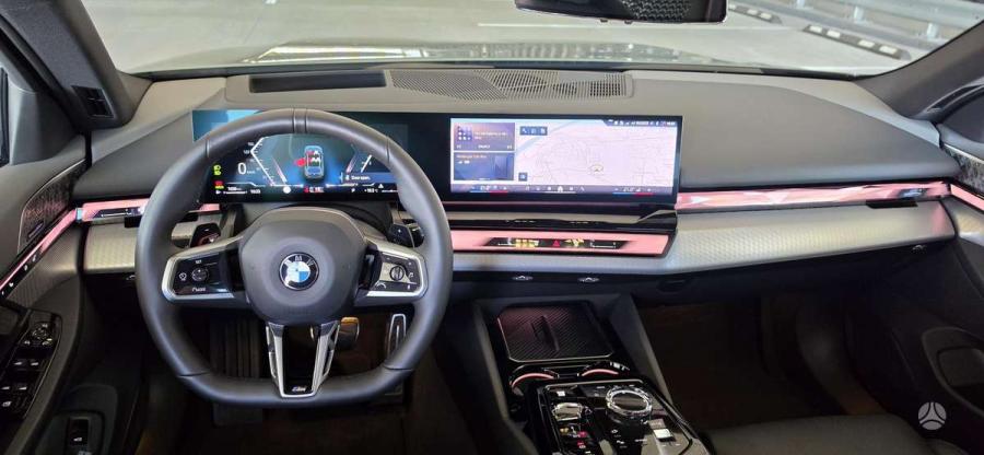 Green BMW 540 2025 in Vilnius, with an engine capacity of 2.99 L and mileage of 16 thousand km for 72000 €, photo 22 on AUTOMOTO.COM.LV