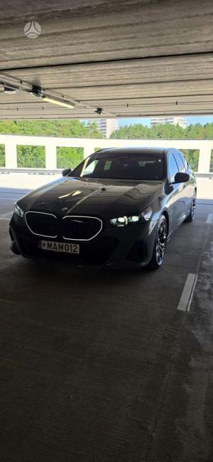 Green BMW 540 2025 in Vilnius, with an engine capacity of 2.99 L and mileage of 16 thousand km for 72000 €, photo 38 on AUTOMOTO.COM.LV