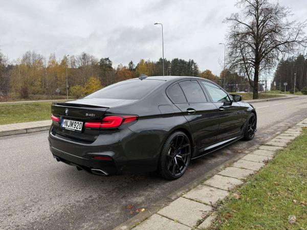 Grey BMW 540 2018 in Vilnius, with an engine capacity of 3.00 L and mileage of 180 thousand km for 25899 €, photo 6 on AUTOMOTO.COM.LV