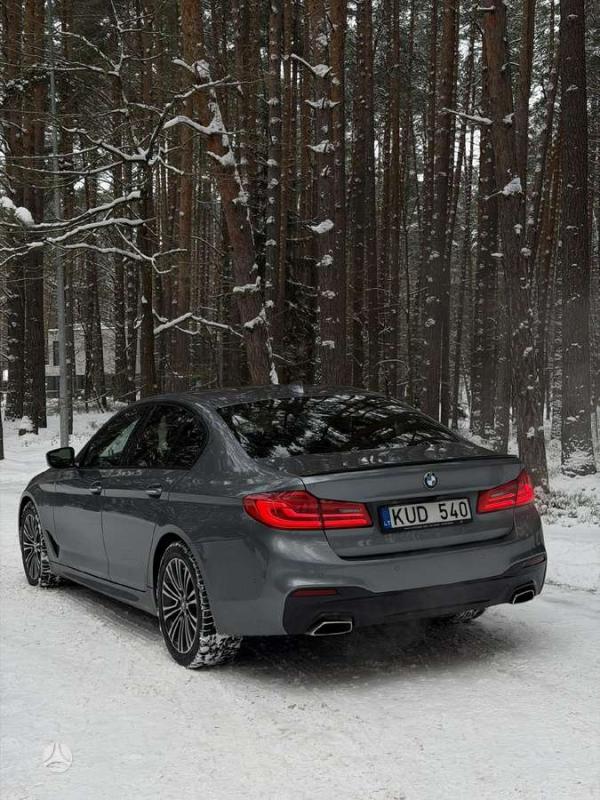 Grey BMW 540 2018 in Vilnius, with an engine capacity of 3.00 L and mileage of 153 thousand km for 23900 €, photo 4 on AUTOMOTO.COM.LV