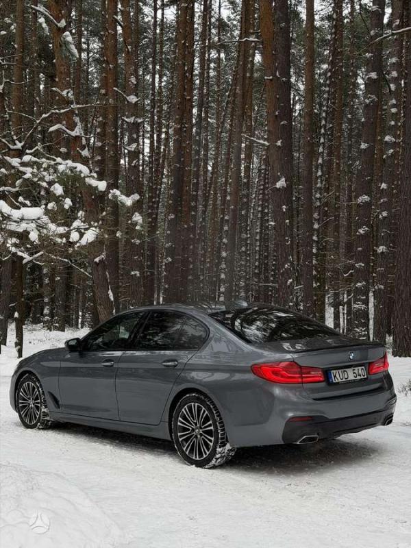 Grey BMW 540 2018 in Vilnius, with an engine capacity of 3.00 L and mileage of 153 thousand km for 23900 €, photo 5 on AUTOMOTO.COM.LV
