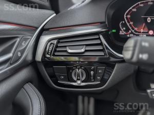 Pelēks BMW 540 2020 Jelgava, ar dzinēja tilpumu 3.00 L un nobraukumu 230 tūkst. km par 31700 €, foto 31 vietnē AUTOMOTO.COM.LV