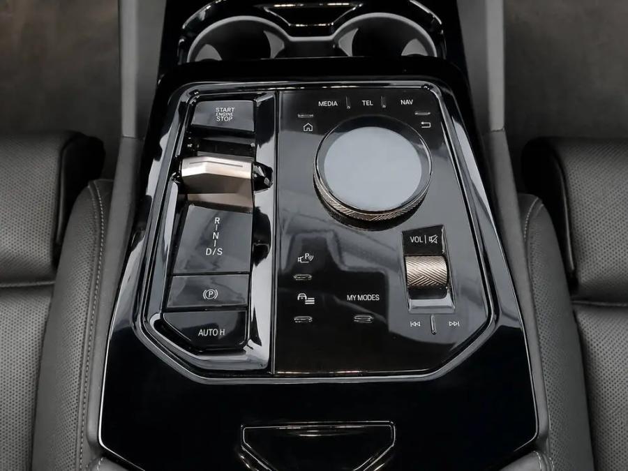 Pelēks BMW 540 2025 Rīga, ar dzinēja tilpumu 3.00 L un nobraukumu 73 tūkst. km par 72900 €, foto 11 vietnē AUTOMOTO.COM.LV