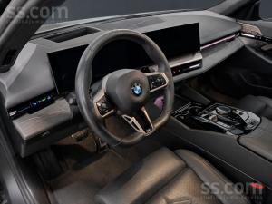 Grey BMW 540 2025 in Riga, with an engine capacity of 3.00 L and mileage of 73 thousand km for 72900 €, photo 6 on AUTOMOTO.COM.LV