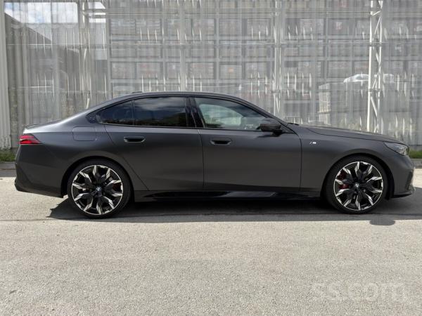Pelēks BMW 540 2025 Rīga, ar dzinēja tilpumu 3.00 L un nobraukumu 73 tūkst. km par 72900 €, foto 5 vietnē AUTOMOTO.COM.LV