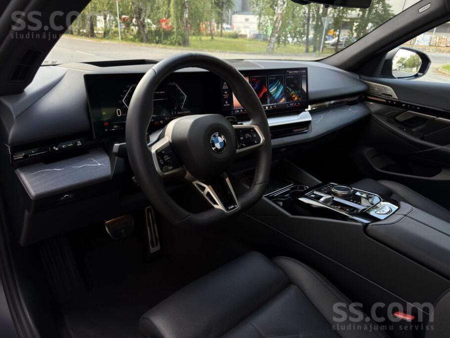 Grey BMW 540 2025 in Riga, with an engine capacity of 3.00 L and mileage of 73 thousand km for 72900 €, photo 10 on AUTOMOTO.COM.LV
