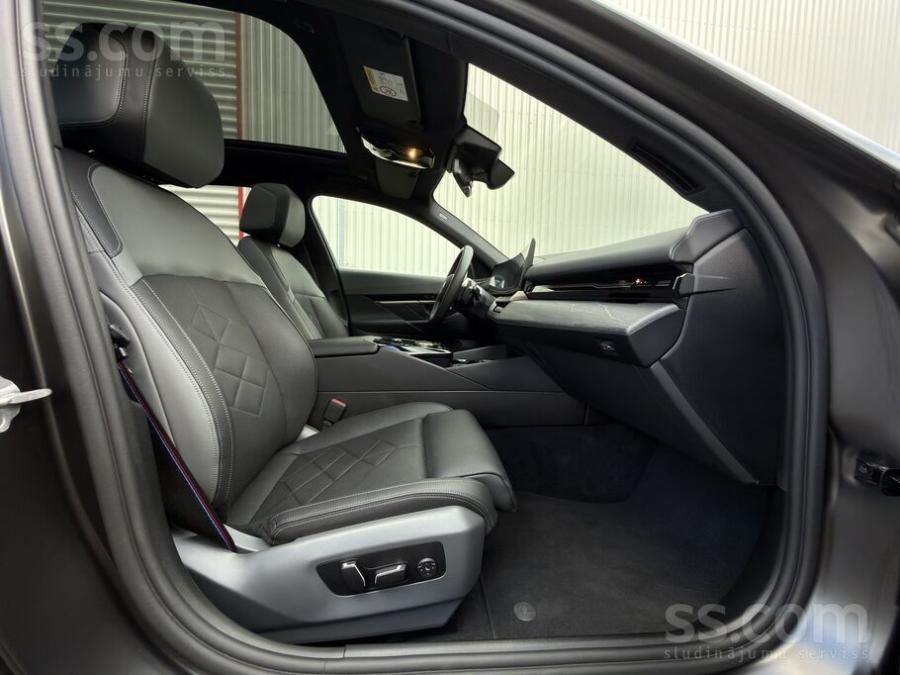 Grey BMW 540 2025 in Riga, with an engine capacity of 3.00 L and mileage of 73 thousand km for 72900 €, photo 15 on AUTOMOTO.COM.LV