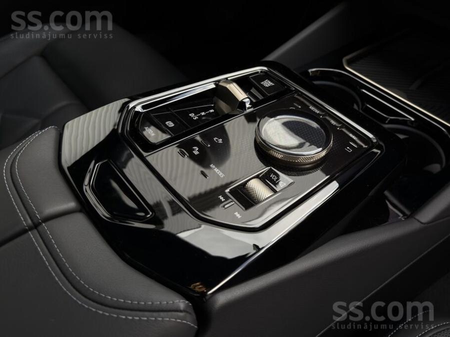 Grey BMW 540 2025 in Riga, with an engine capacity of 3.00 L and mileage of 73 thousand km for 72900 €, photo 17 on AUTOMOTO.COM.LV