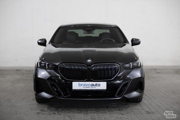 Grey BMW 540 2025 in Vilnius, with an engine capacity of 3.00 L and mileage of 64 thousand km for 65771 €, photo 3 on AUTOMOTO.COM.LV