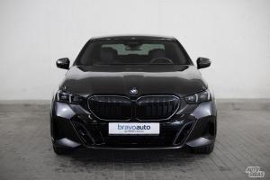 Grey BMW 540 2025 in Vilnius, with an engine capacity of 3.00 L and mileage of 64 thousand km for 65771 €, photo 3 on AUTOMOTO.COM.LV