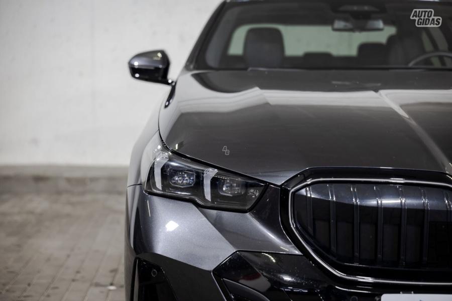 Grey BMW 540 2025 in Vilnius, with an engine capacity of 3.00 L and mileage of 64 thousand km for 65771 €, photo 4 on AUTOMOTO.COM.LV