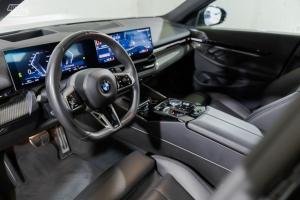 Grey BMW 540 2025 in Vilnius, with an engine capacity of 3.00 L and mileage of 64 thousand km for 65771 €, photo 13 on AUTOMOTO.COM.LV