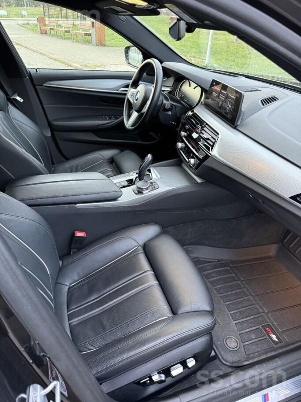 Grey BMW 540 2017 in Tukums, with an engine capacity of 3.00 L and mileage of 278 thousand km for 23500 €, photo 9 on AUTOMOTO.COM.LV