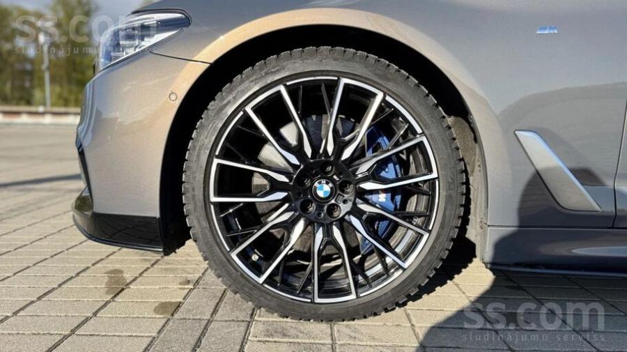 Pelēks BMW 540 2017 Rīga, ar dzinēja tilpumu 3.00 L un nobraukumu 270 tūkst. km par 24600 €, foto 12 vietnē AUTOMOTO.COM.LV