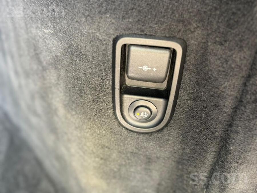 Grey BMW 540 2017 in Bauska, with an engine capacity of 4.00 L and mileage of 0 thousand km for 24370 €, photo 25 on AUTOMOTO.COM.LV